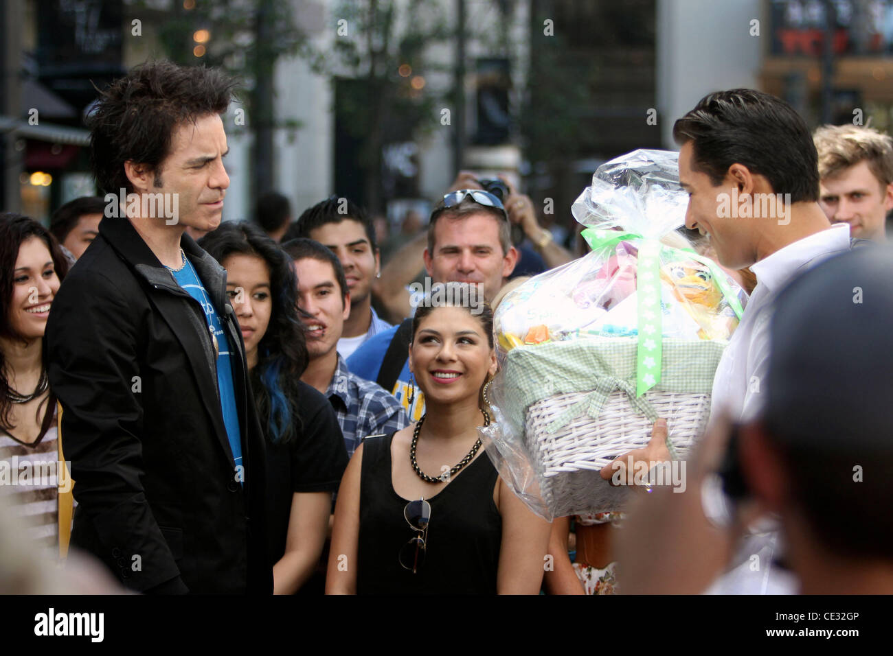 Train lead singer Pat Monahan films an interview with Mario Lopez for ...