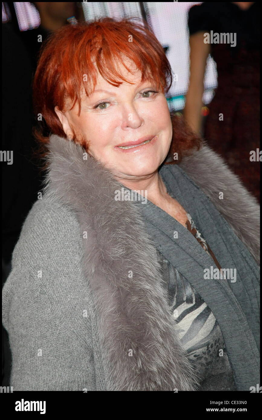 Regine Fashion Week Ready to Wear Spring/Summer 2011 - Giambattista ...