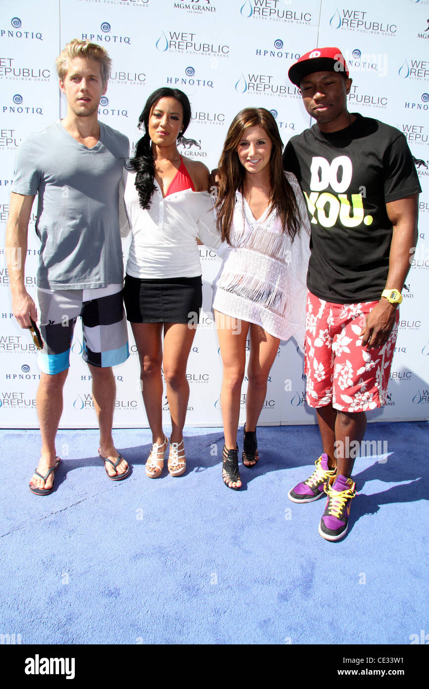 Robbie Jones And Ashley Tisdale Dating