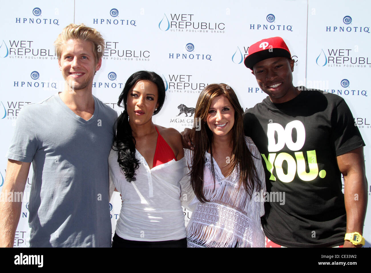 Robbie Jones And Heather Hemmens