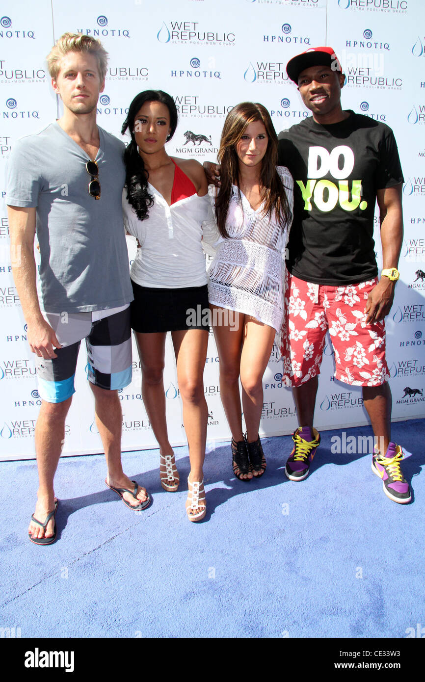 Matt Barr, Heather Hemmens, Ashley Tisdale and Robbie Jones The Cast of ...