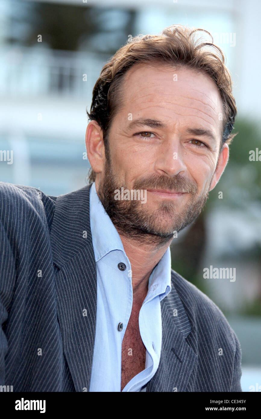 Luke Perry 2010 MIPCOM - 'Goodnight for Justice' - Photocall Cannes ...