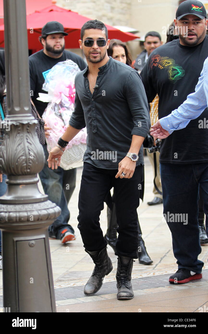 Will Valderama filming an interview for the entertainment television ...