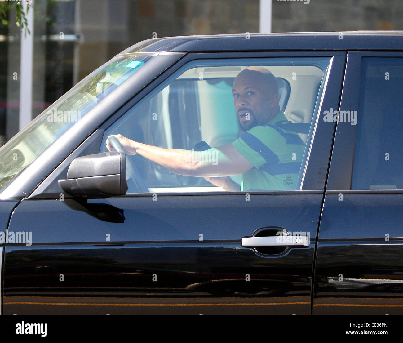 Range rover beverly hills hi-res stock photography and images - Alamy