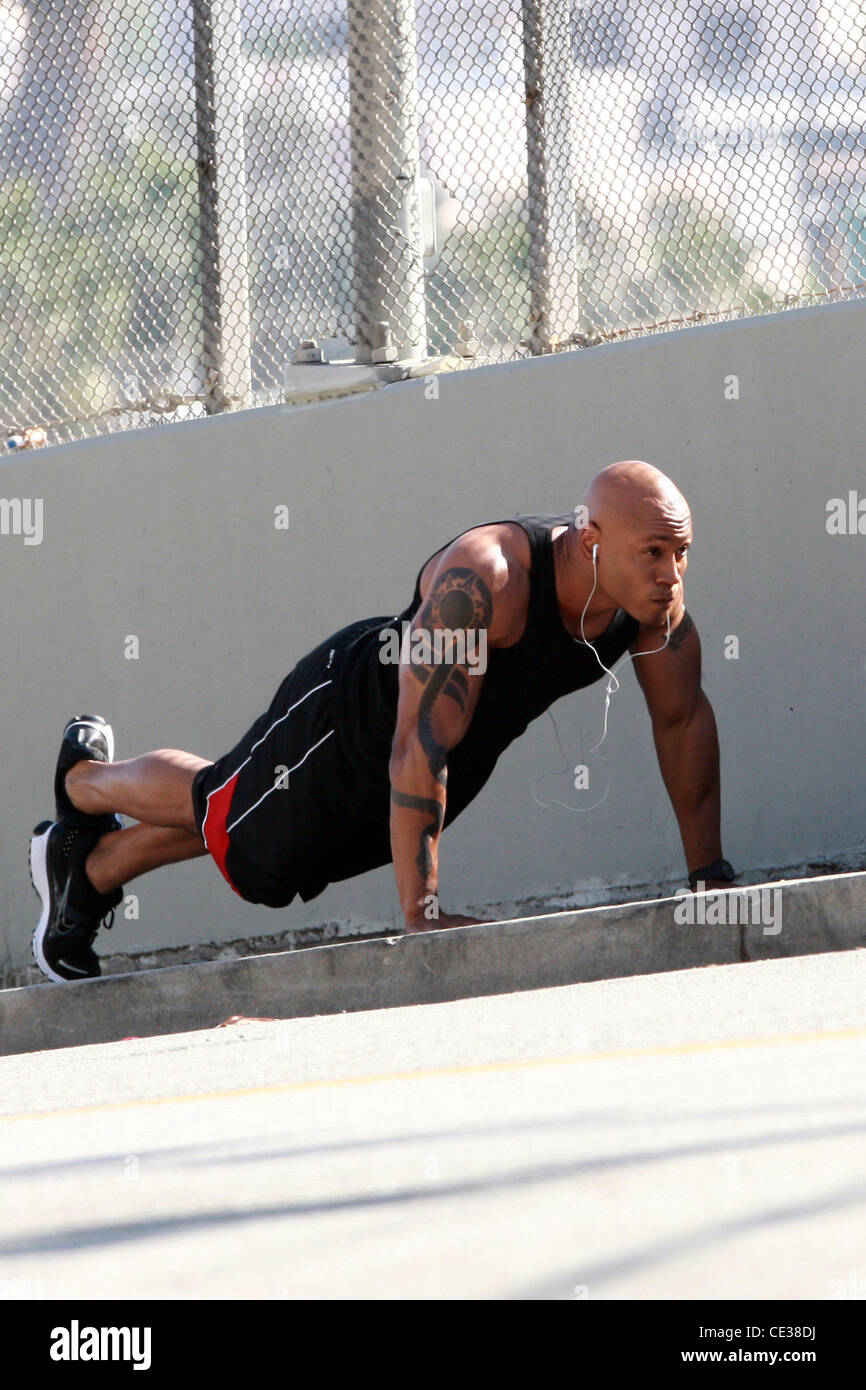 LL Cool J does some push ups on the set of the television show 'NCIS ...