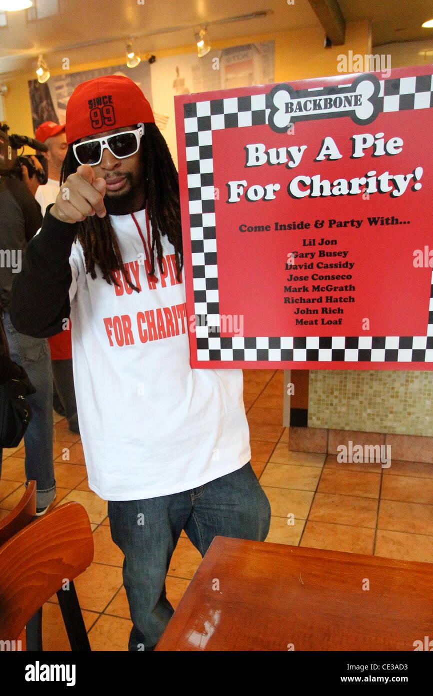 Lil Jon The cast of 'The Celebrity Apprentice' sell pizza for charity ...