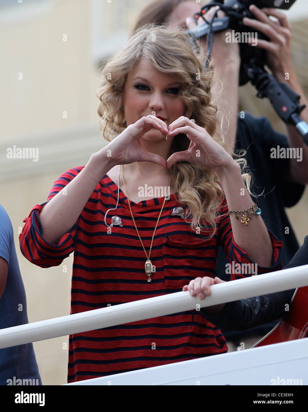 Taylor Swift greets fans and promotes her new album 'Speak Now' atop a ...