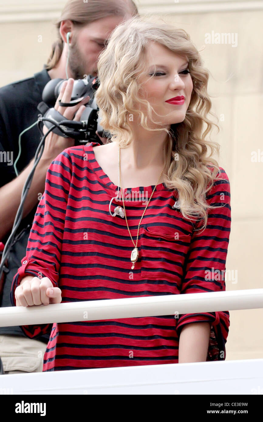 Taylor Swift greets fans and promotes her new album 'Speak Now' atop a ...