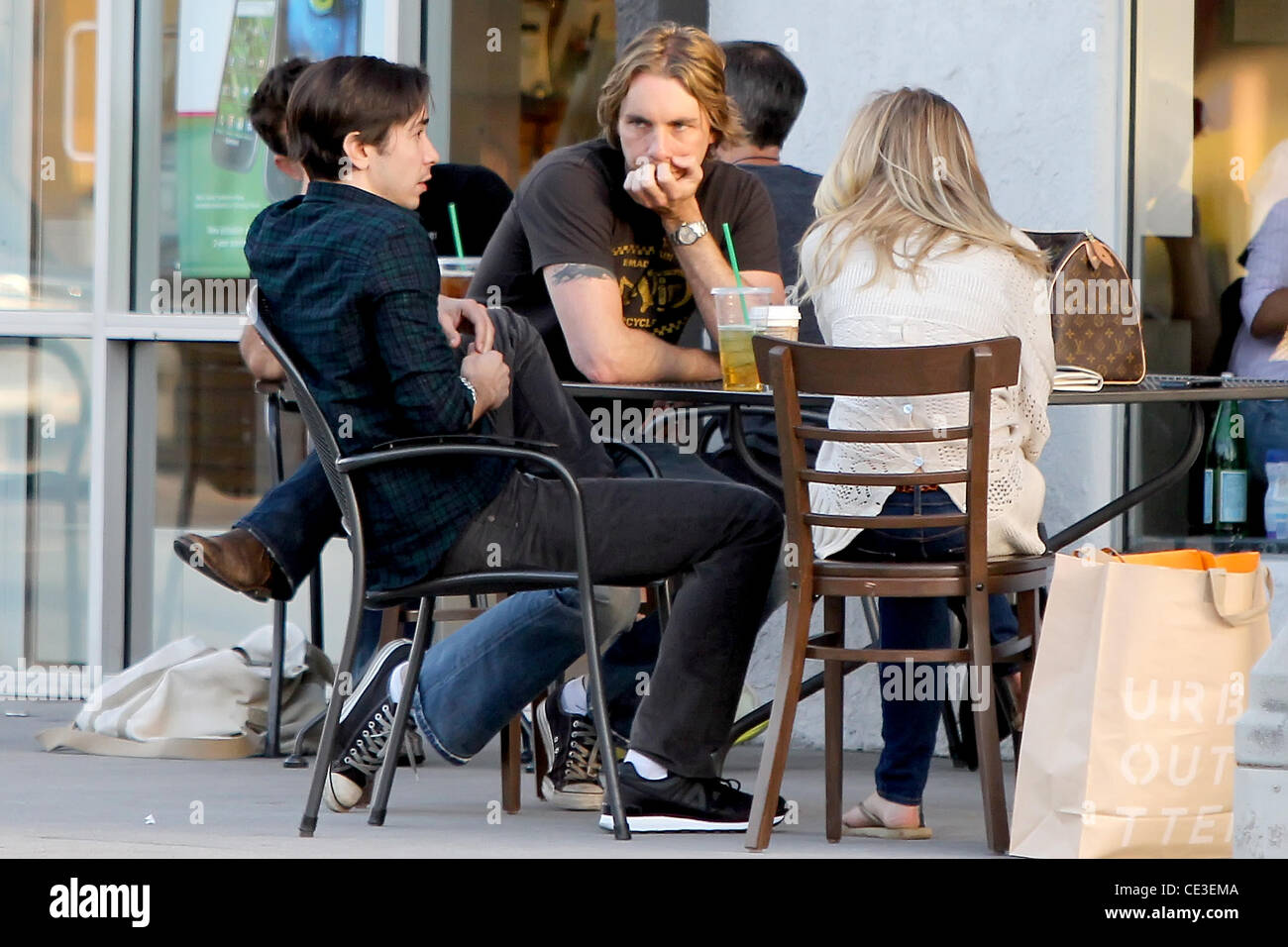 Starbucks patio hi-res stock photography and images - Alamy