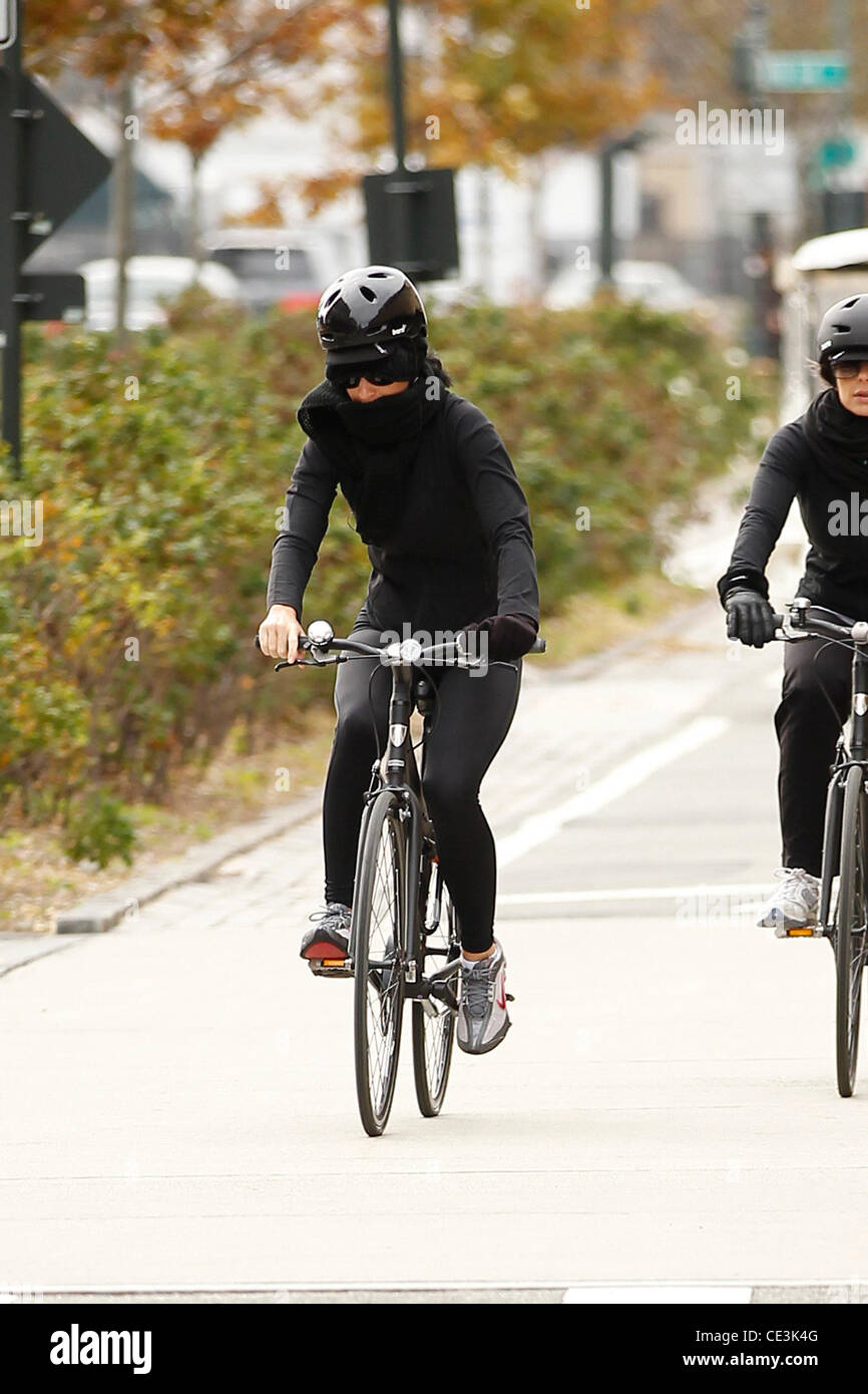 Katy Perry rides her bike in Manhattan New York City, USA - 10.11.10 ...