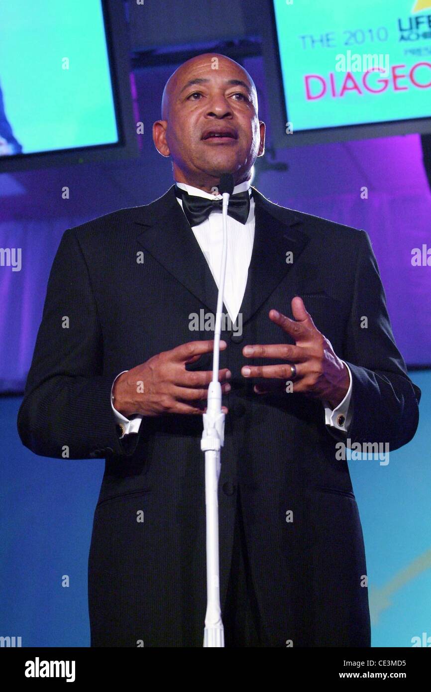 Bill Lamar Jr. accepting the Lifetime Achievement Award The 2010 ...
