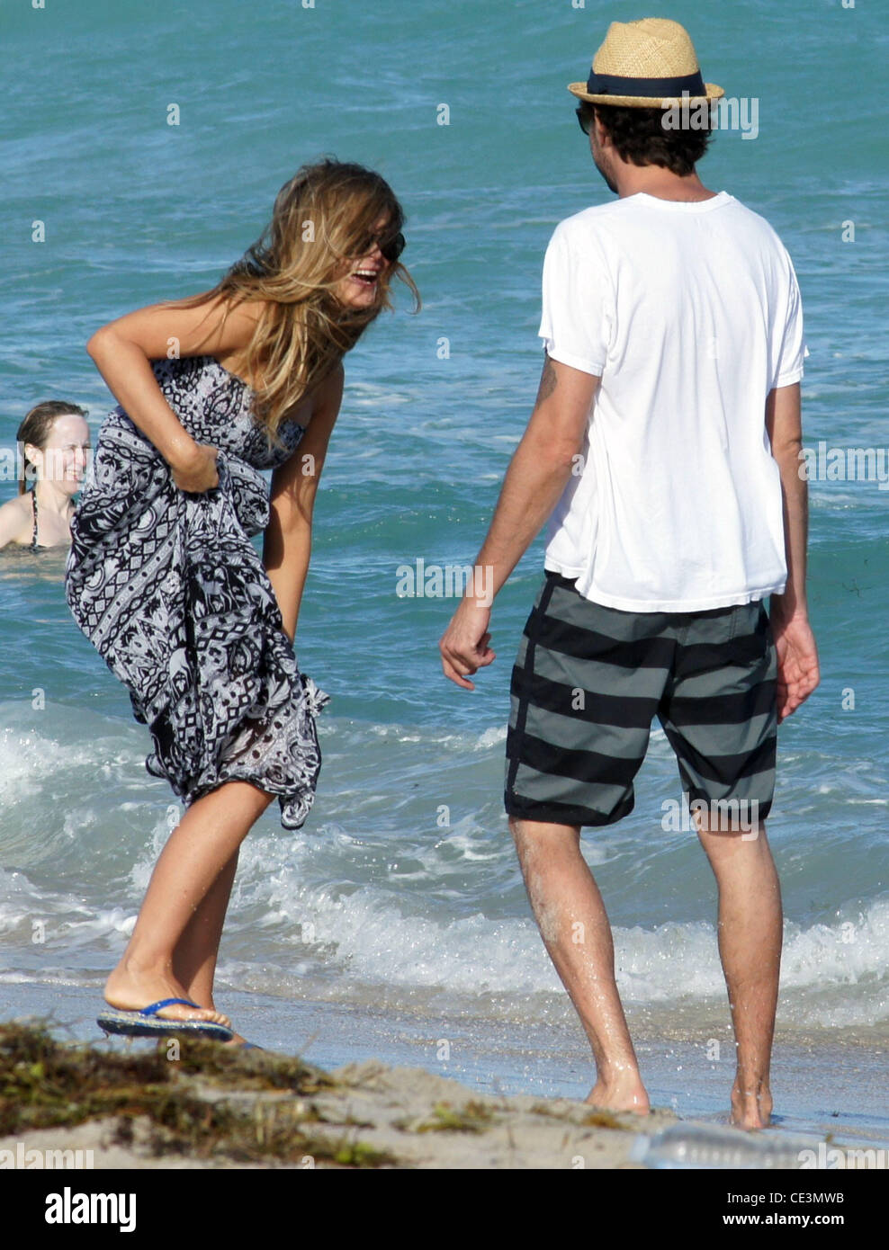 Carmen Electra and Rob Patterson spend the day at the beach together ...