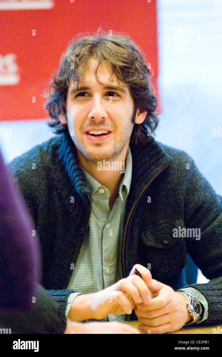 Josh groban illuminations hi-res stock photography and images - Alamy