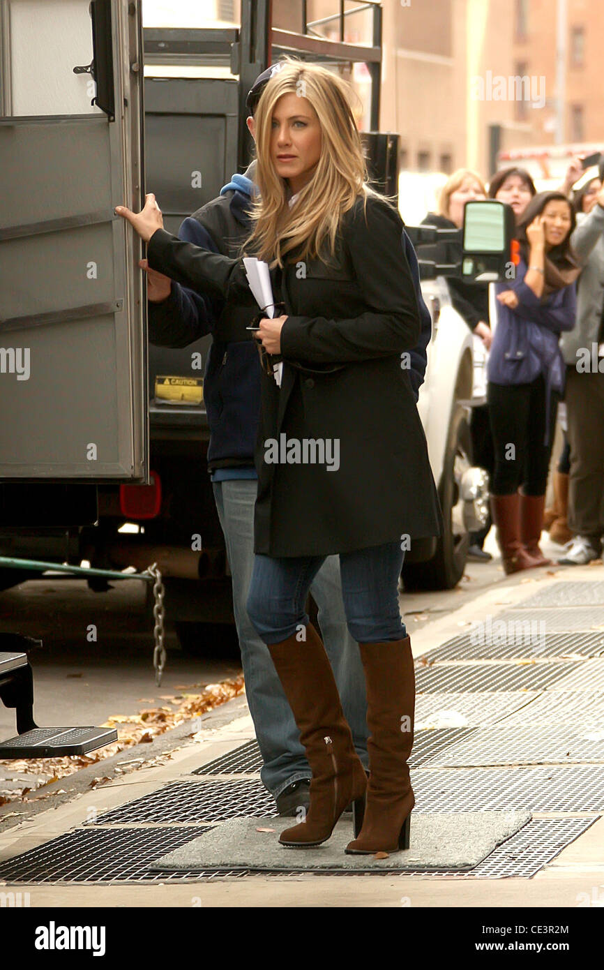 Jennifer Aniston leaving her trailer on the set of the new film ...