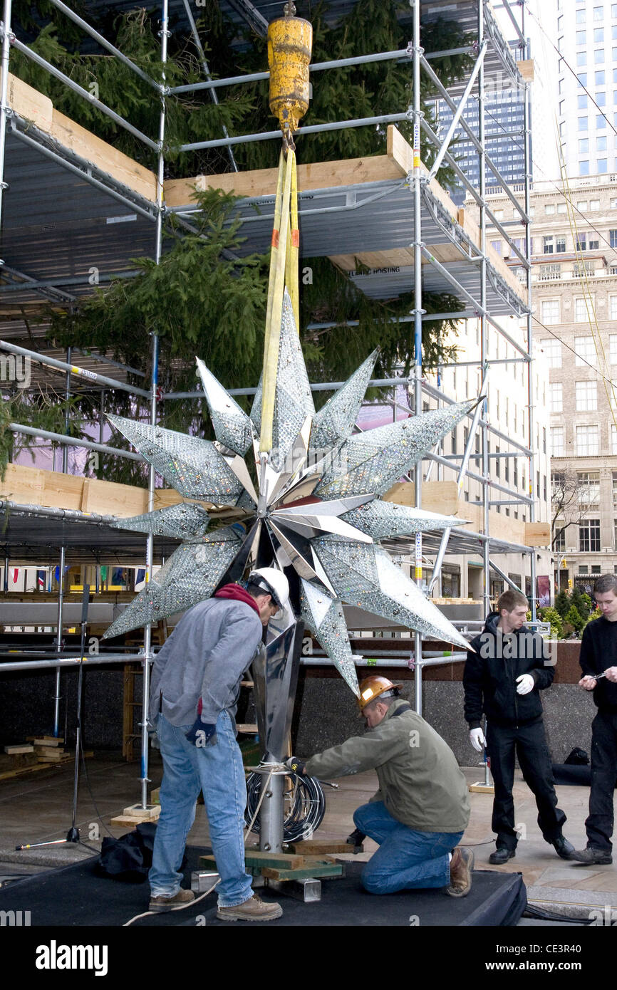 Swarovski star rockefeller center hi-res stock photography and images ...