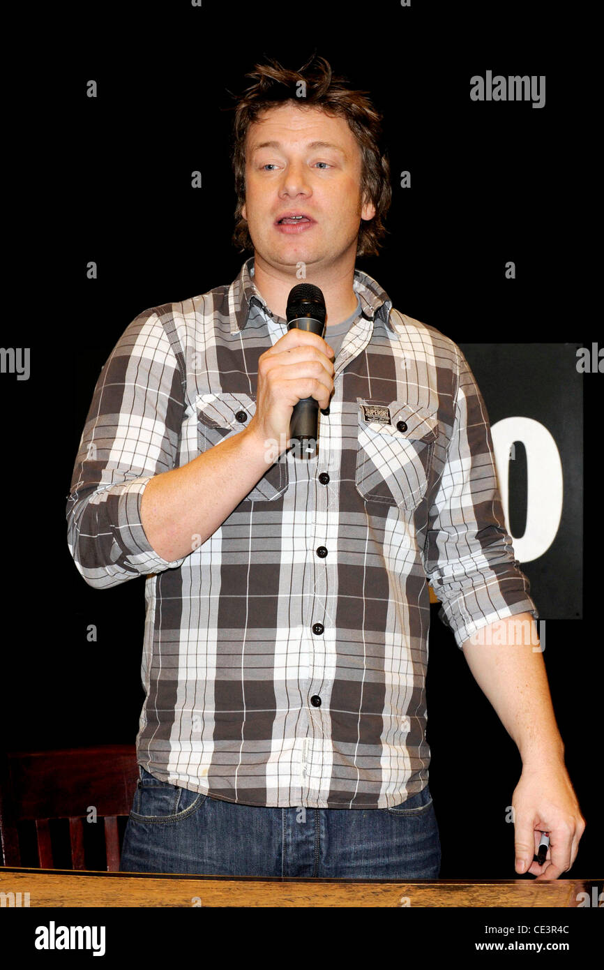 Jamie oliver signs hi-res stock photography and images - Alamy