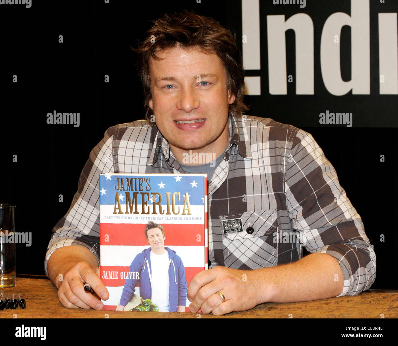 Jamie oliver signs hi-res stock photography and images - Alamy