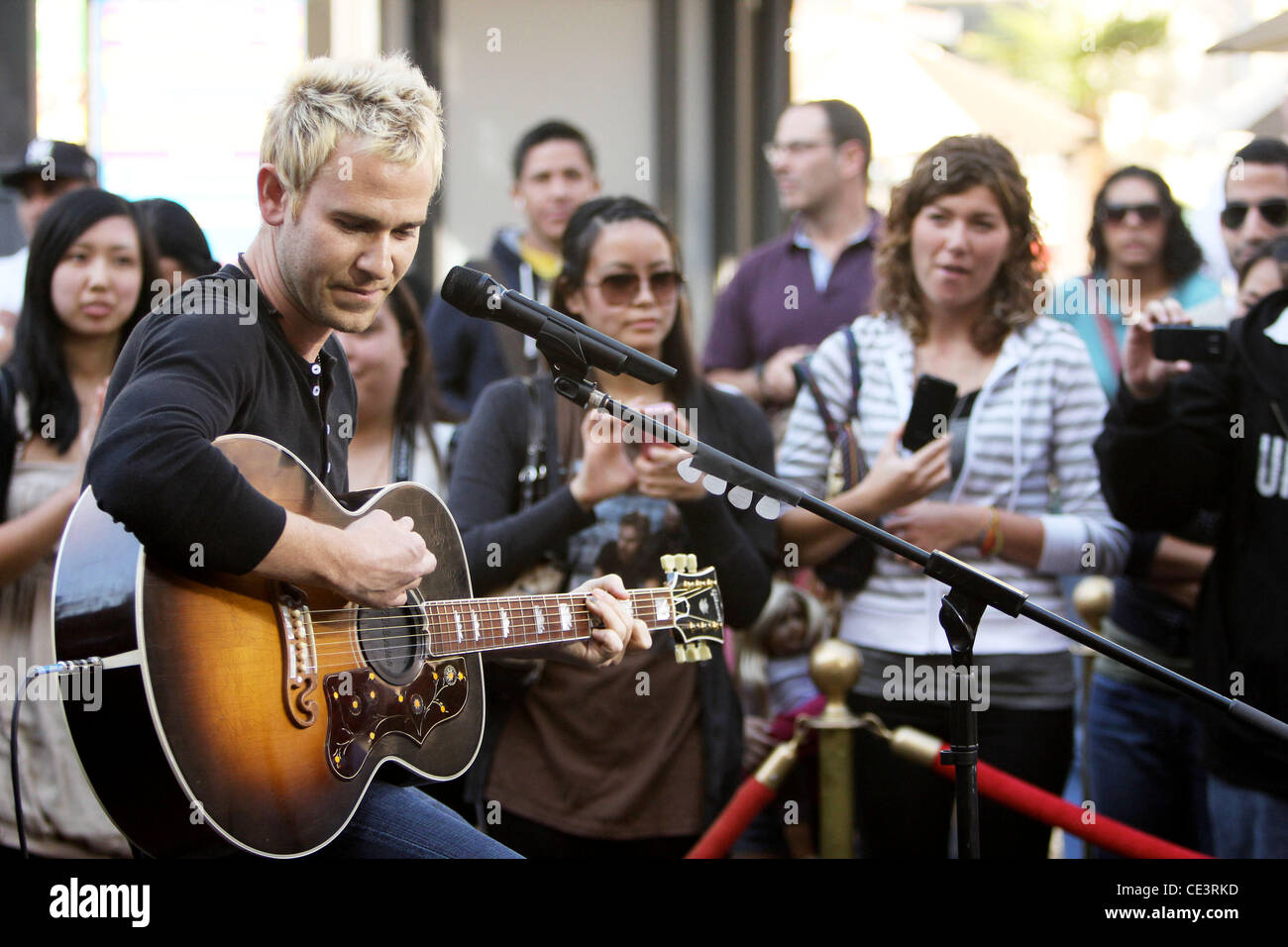 Jason Wade Lifehouse performs on the entertainment television news ...