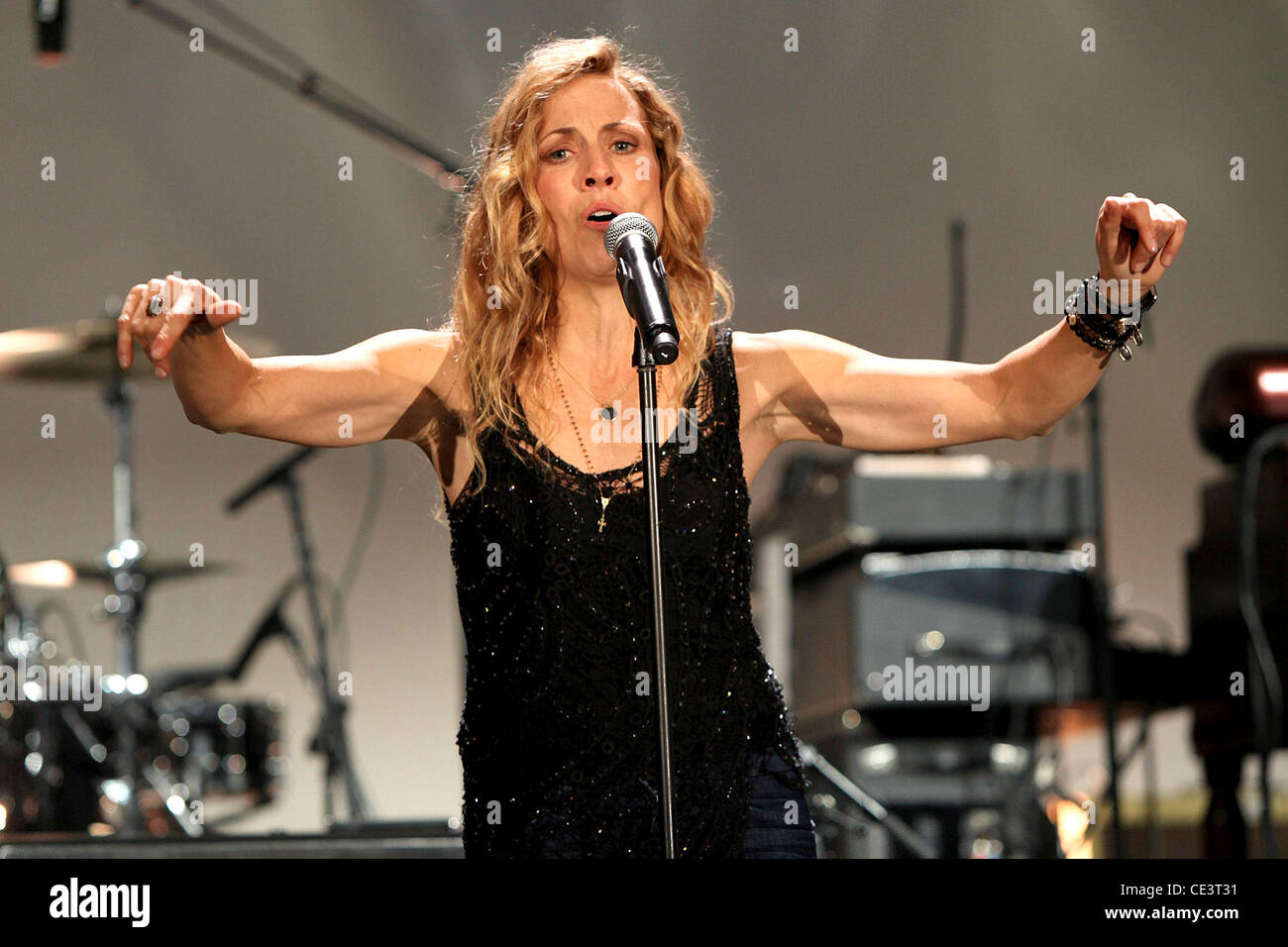 Sheryl Crow performs at the 13th Annual Collaborating for a Cure dinner ...