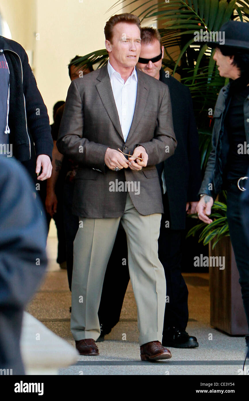 Arnold Schwarzenegger leaving Caffe Roma in Beverly Hills after having ...