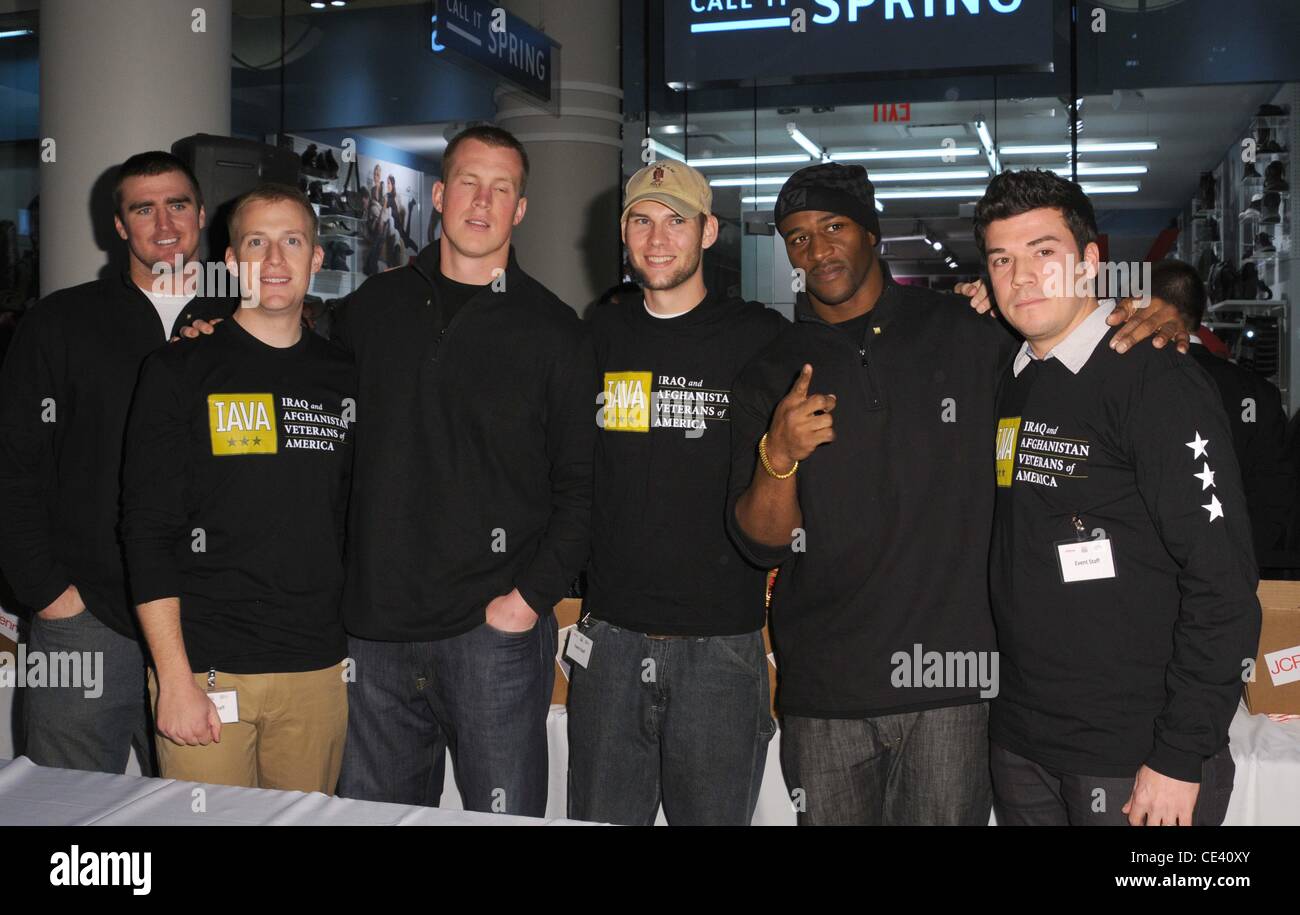 Bear Pascoe, Kevin Boss and Deon Grant New York Pro Football players ...