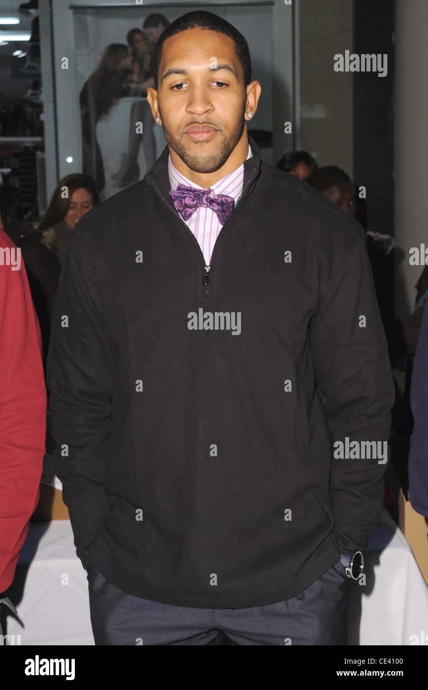 Terrell Thomas New York Pro Football players partner with Joseph Abboud ...