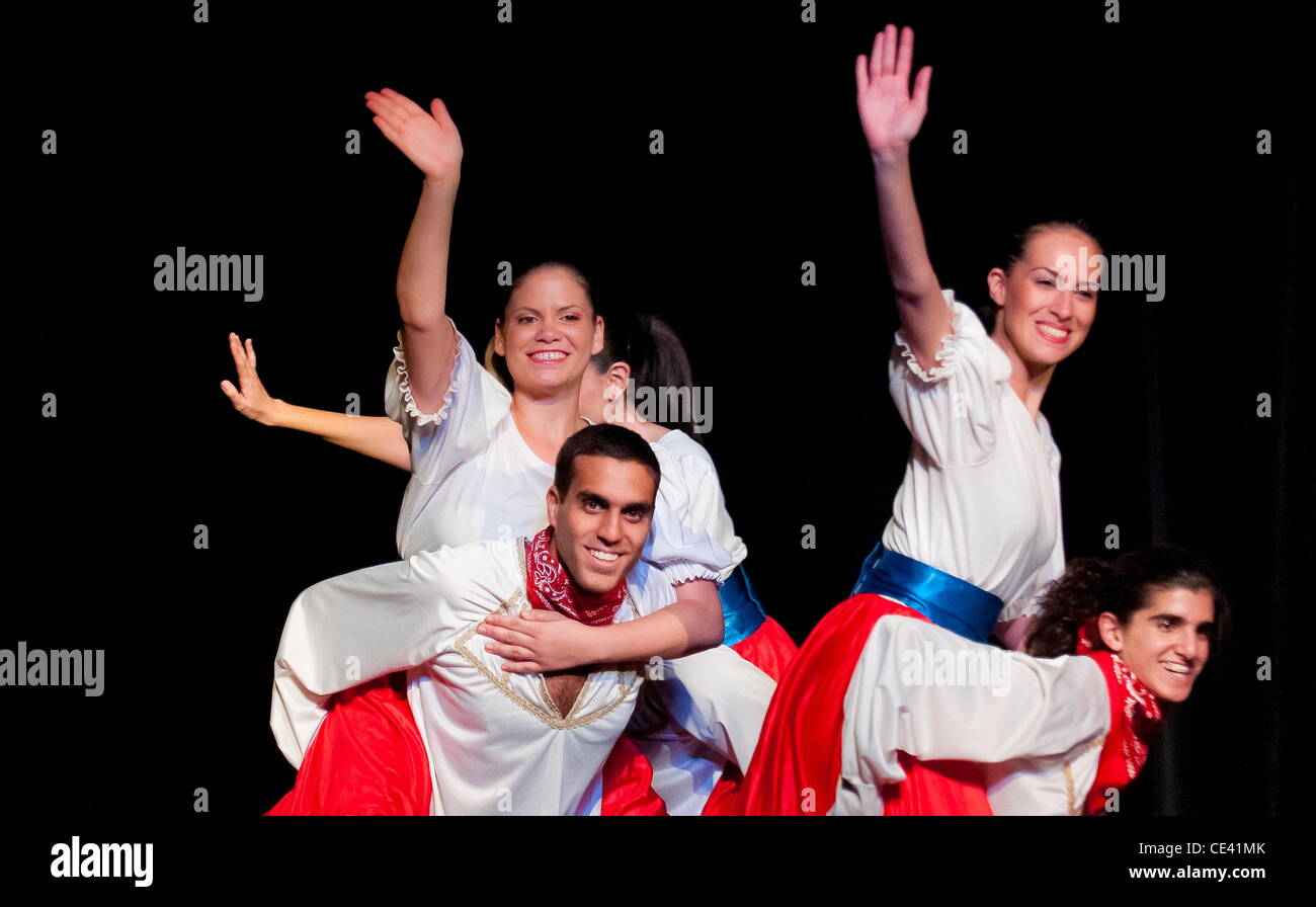 Israeli dance hi-res stock photography and images - Alamy