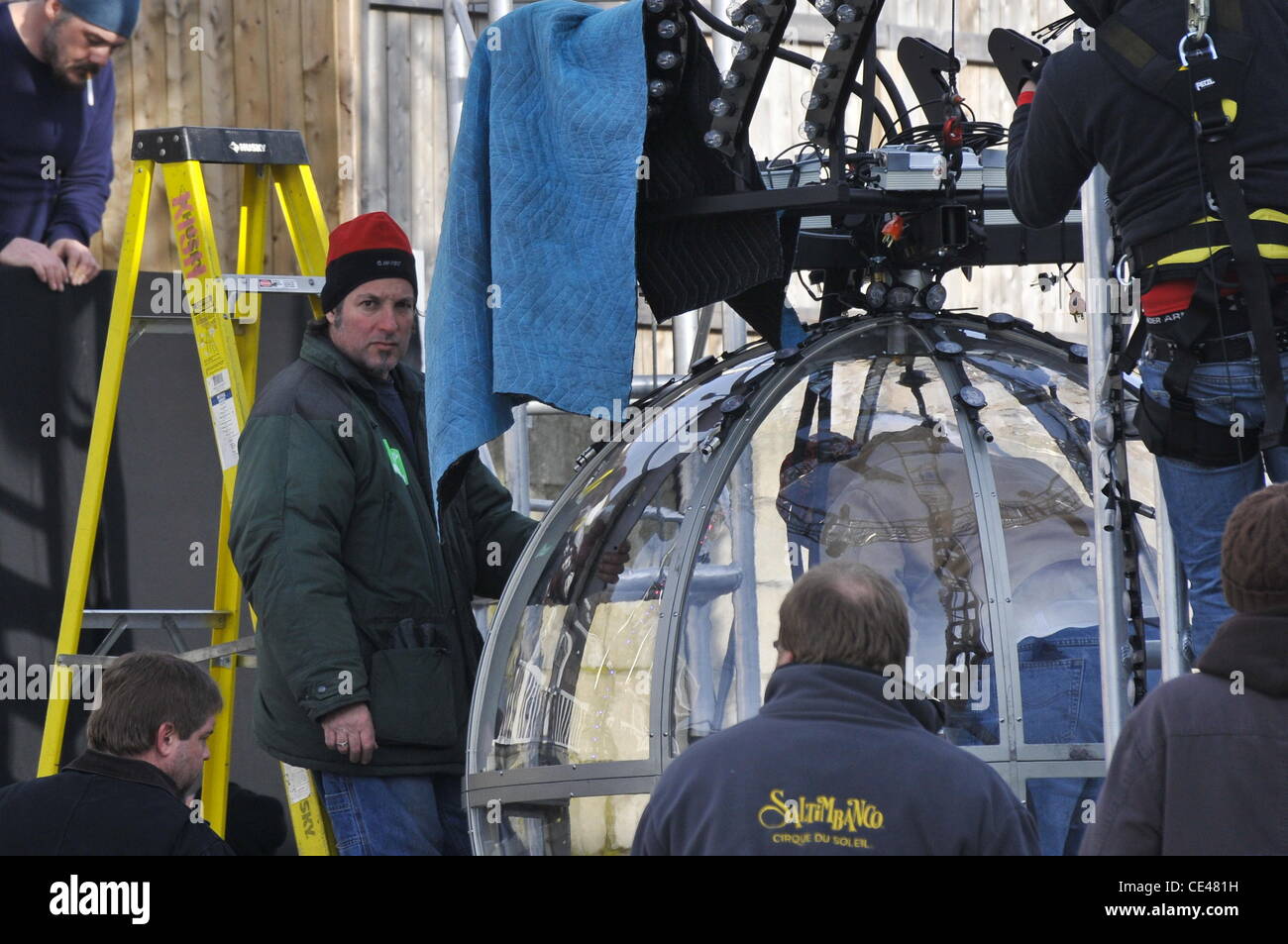 Atmosphere Workers prepare for Snooki's New Year's Eve ball drop at the ...
