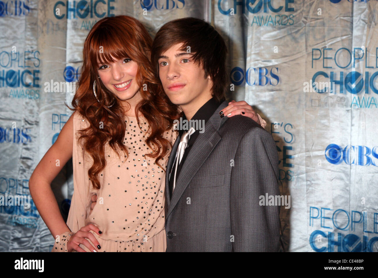 Jimmy Bennett And Bella Thorne Kissing