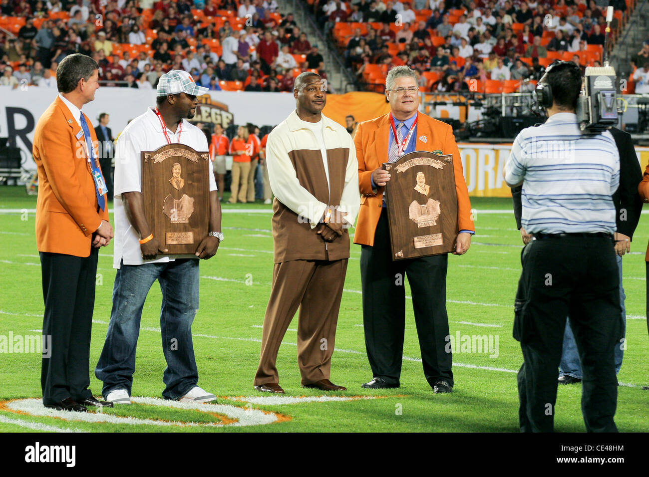 Benny Blades and Derrick Brooks are inducted into the Discover Orange ...