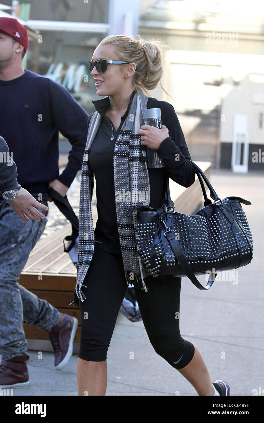 Lindsay Lohan arrives at the gym for her first post-rehab work out in ...