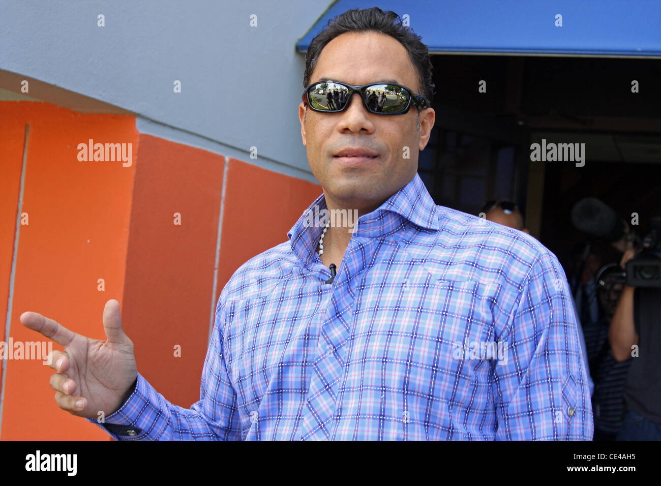 Roberto Alomar is seen arriving in Puerto Rico after being inducted ...