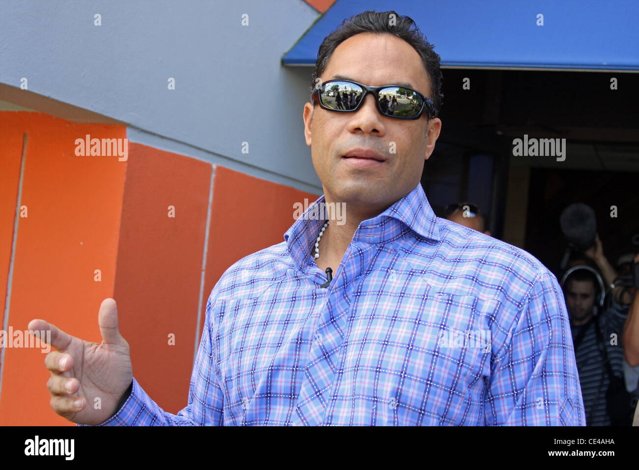 Roberto Alomar is seen arriving in Puerto Rico after being inducted ...