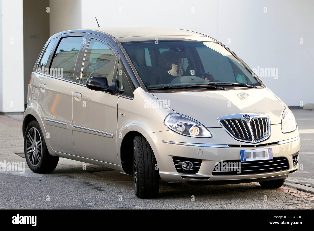 Atmosphere Rapper the Game filming an advertisement in Beverly Hills ...