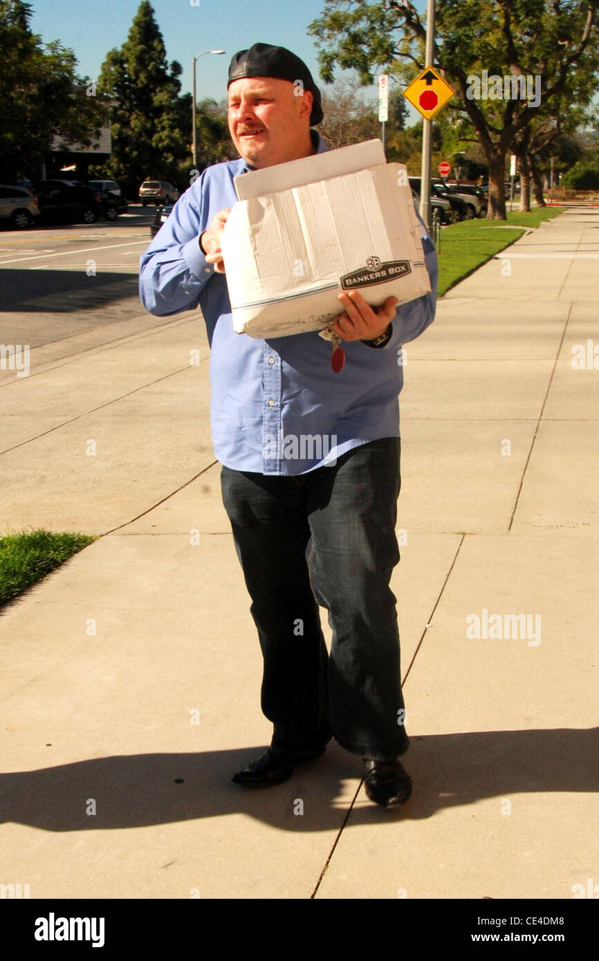 Howard Mann arriving at his lawyer's office carrying a box. Katherine ...