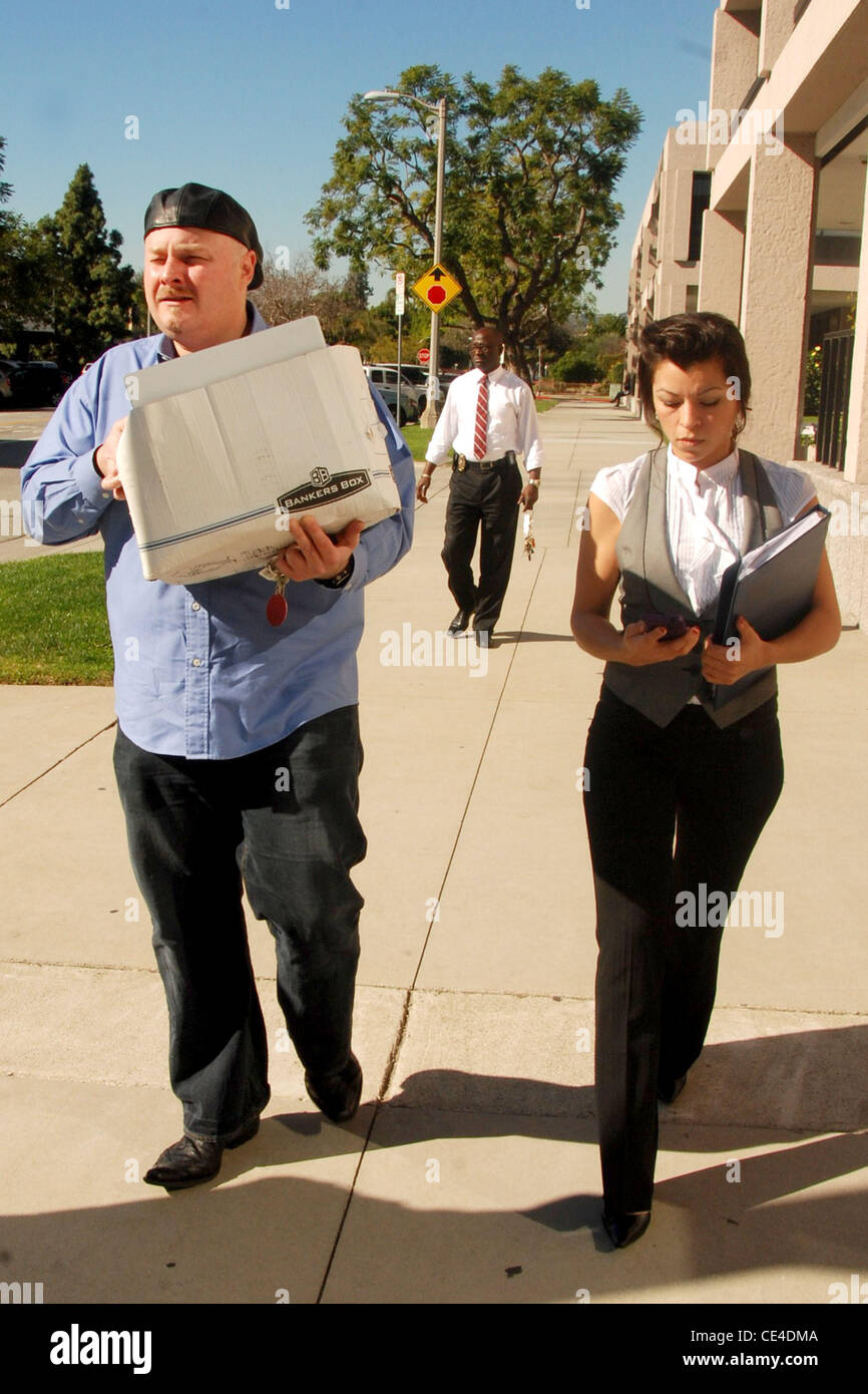 Howard Mann arriving at his lawyer's office carrying a box. Katherine ...