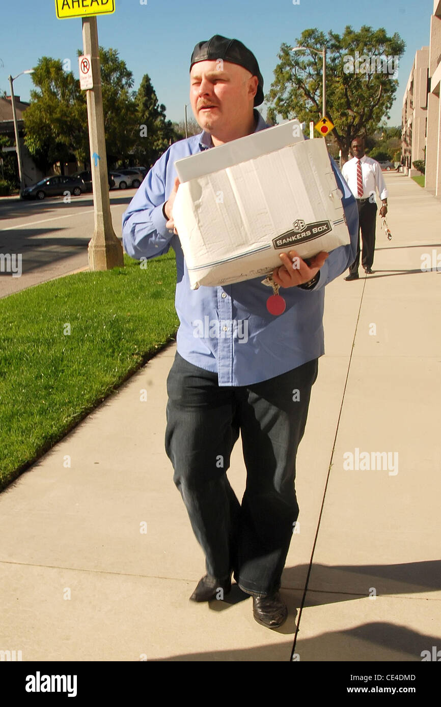 Howard Mann arriving at his lawyer's office carrying a box. Katherine ...