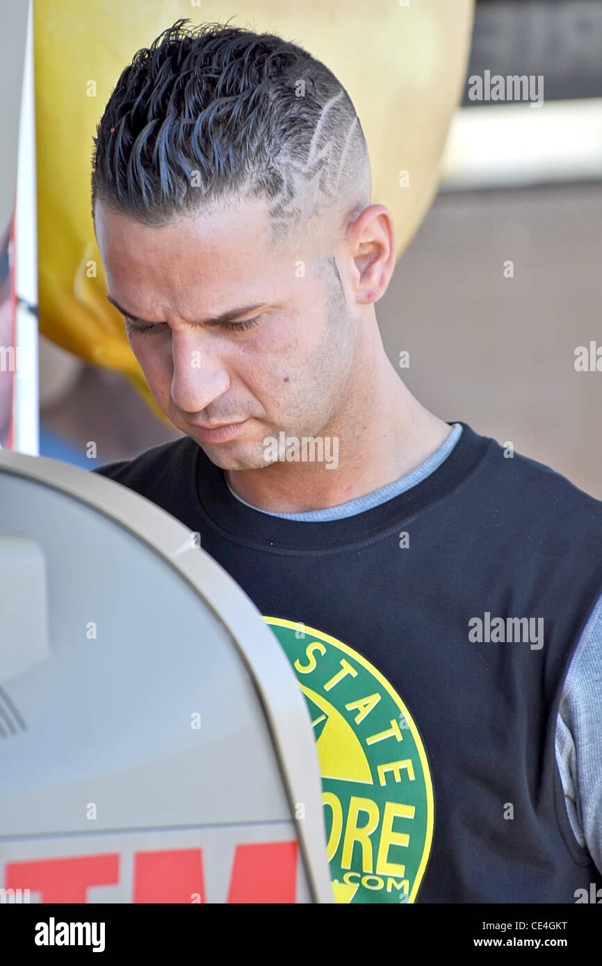 Michael Sorrentino aka The Situation using the ATM Cast members of MTV ...