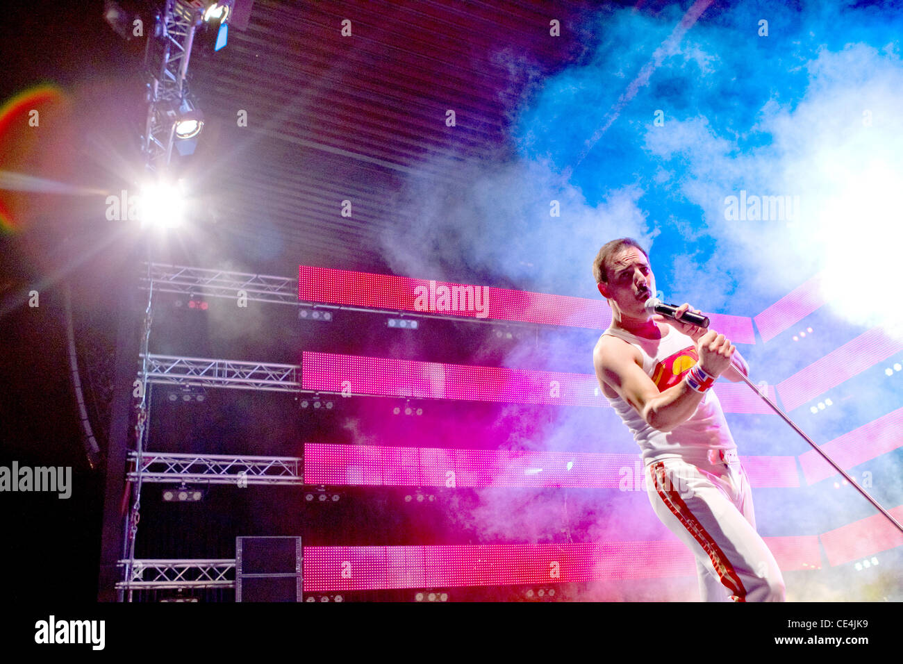 Pablo Padin God Save The Queen, Queen tribute band from Argentina ...