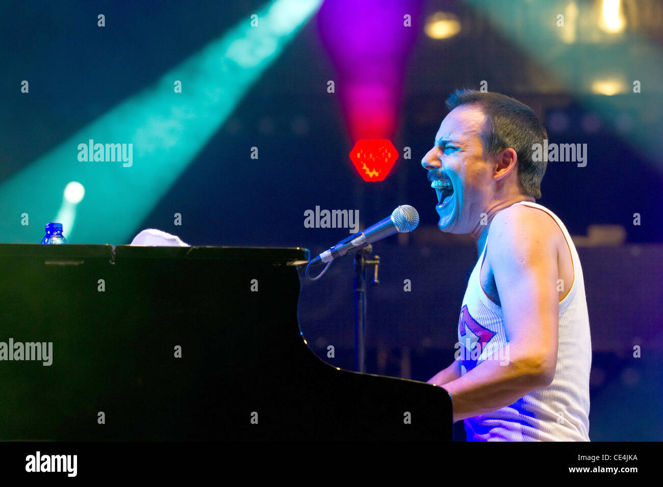 God save the queen band hi-res stock photography and images - Alamy