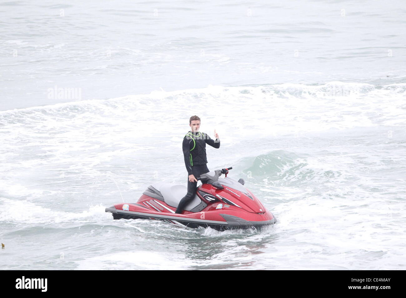 Justin Timberlake rides a jet ski while filming 'Friends with Benefits ...