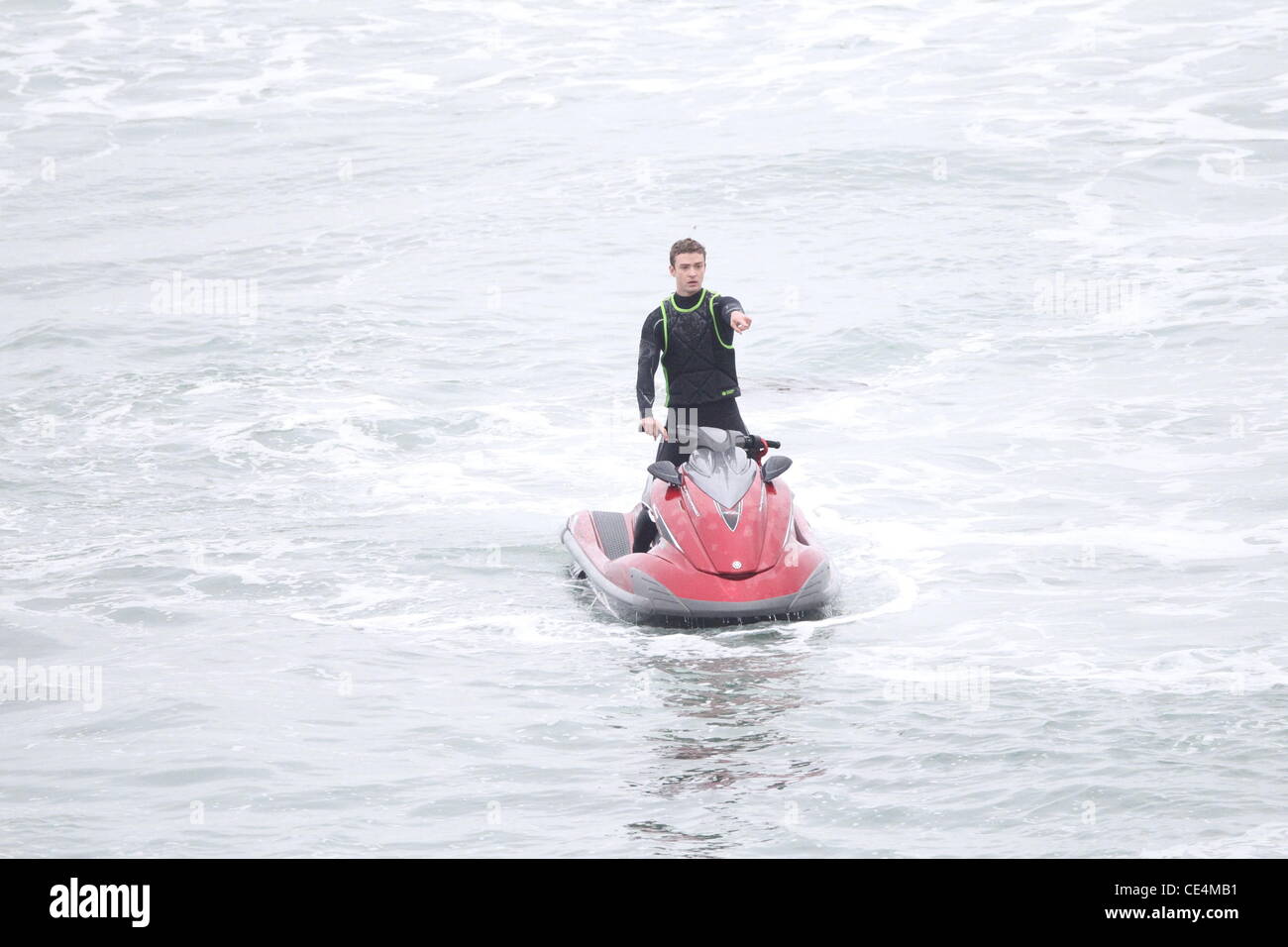 Justin Timberlake rides a jet ski while filming 'Friends with Benefits ...