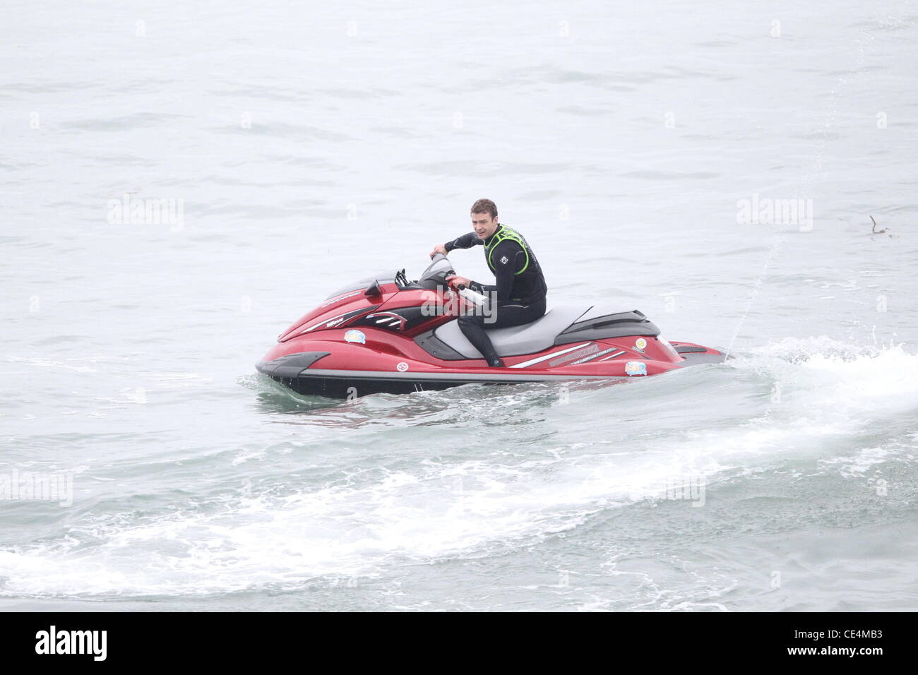 Justin Timberlake rides a jet ski while filming 'Friends with Benefits ...