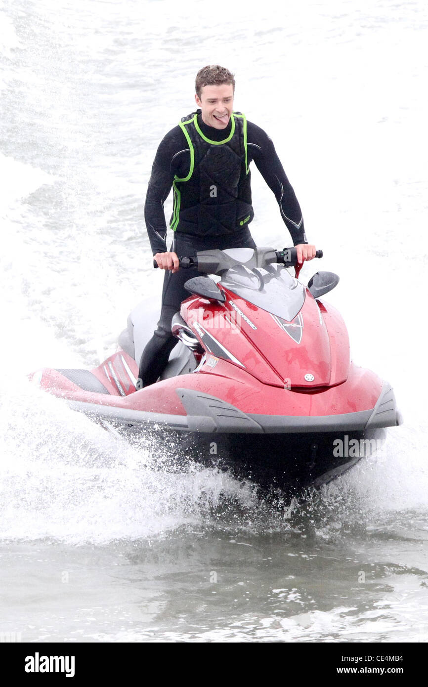 Justin Timberlake rides a jet ski while filming 'Friends with Benefits ...