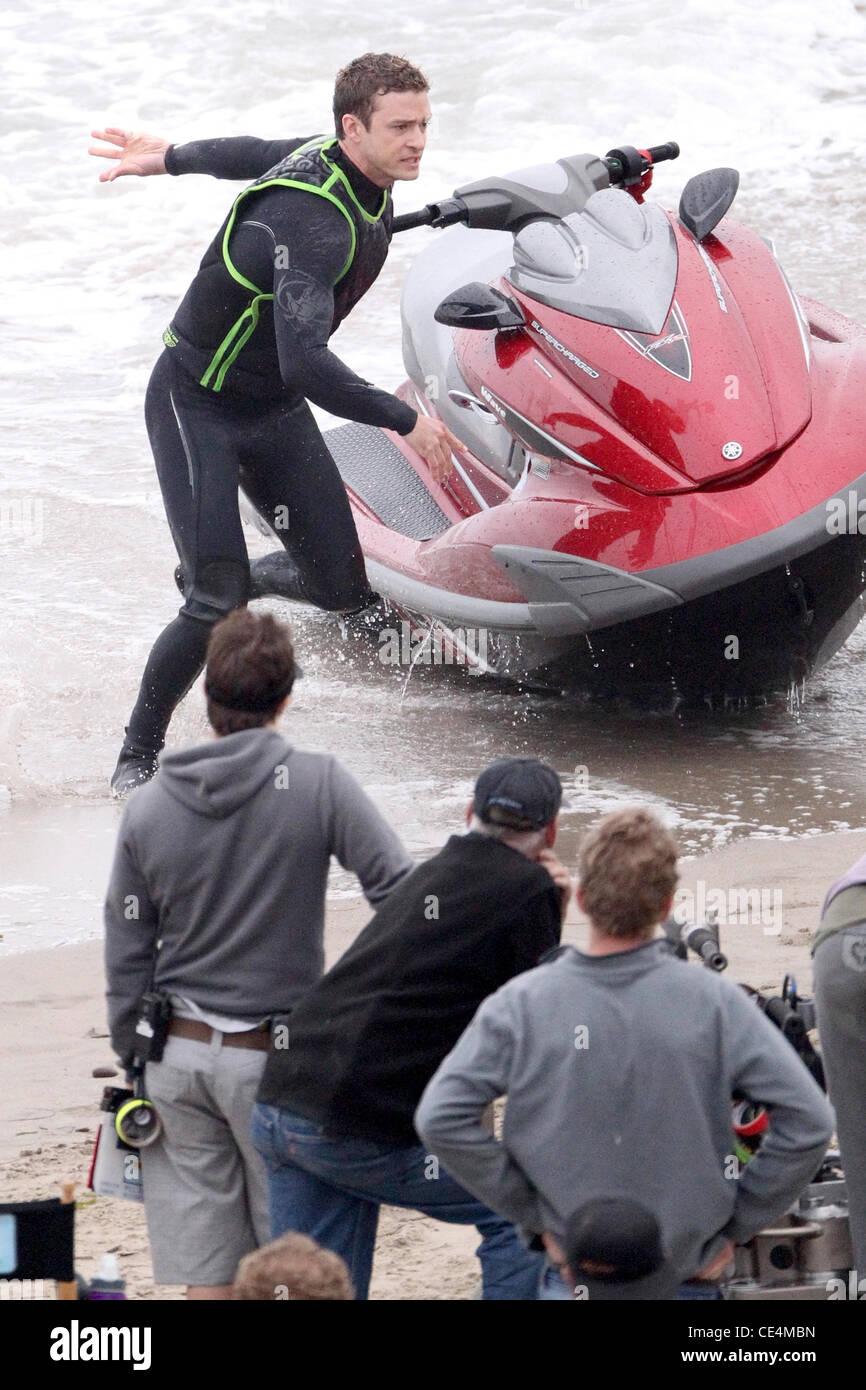 Justin Timberlake rides a jet ski while filming 'Friends with Benefits ...