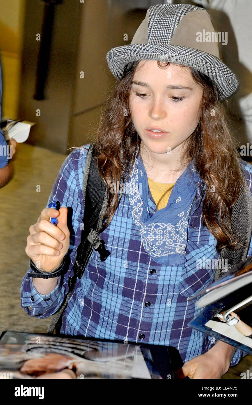 Ellen Page signing autographs for fans Celebrities arriving at Toronto ...