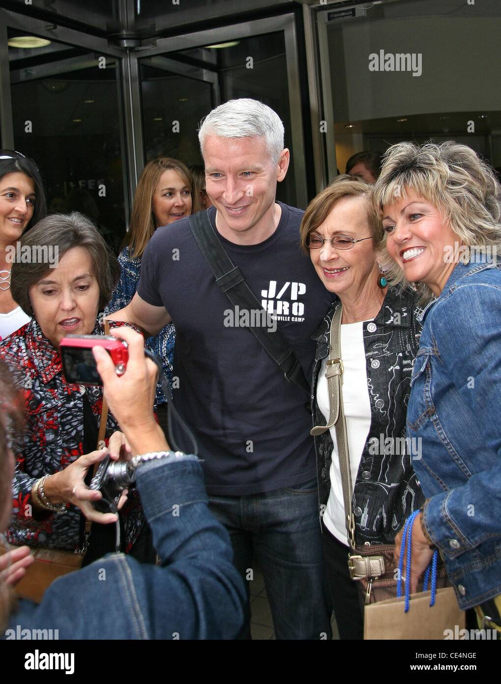 Anderson cooper abc hi-res stock photography and images - Alamy