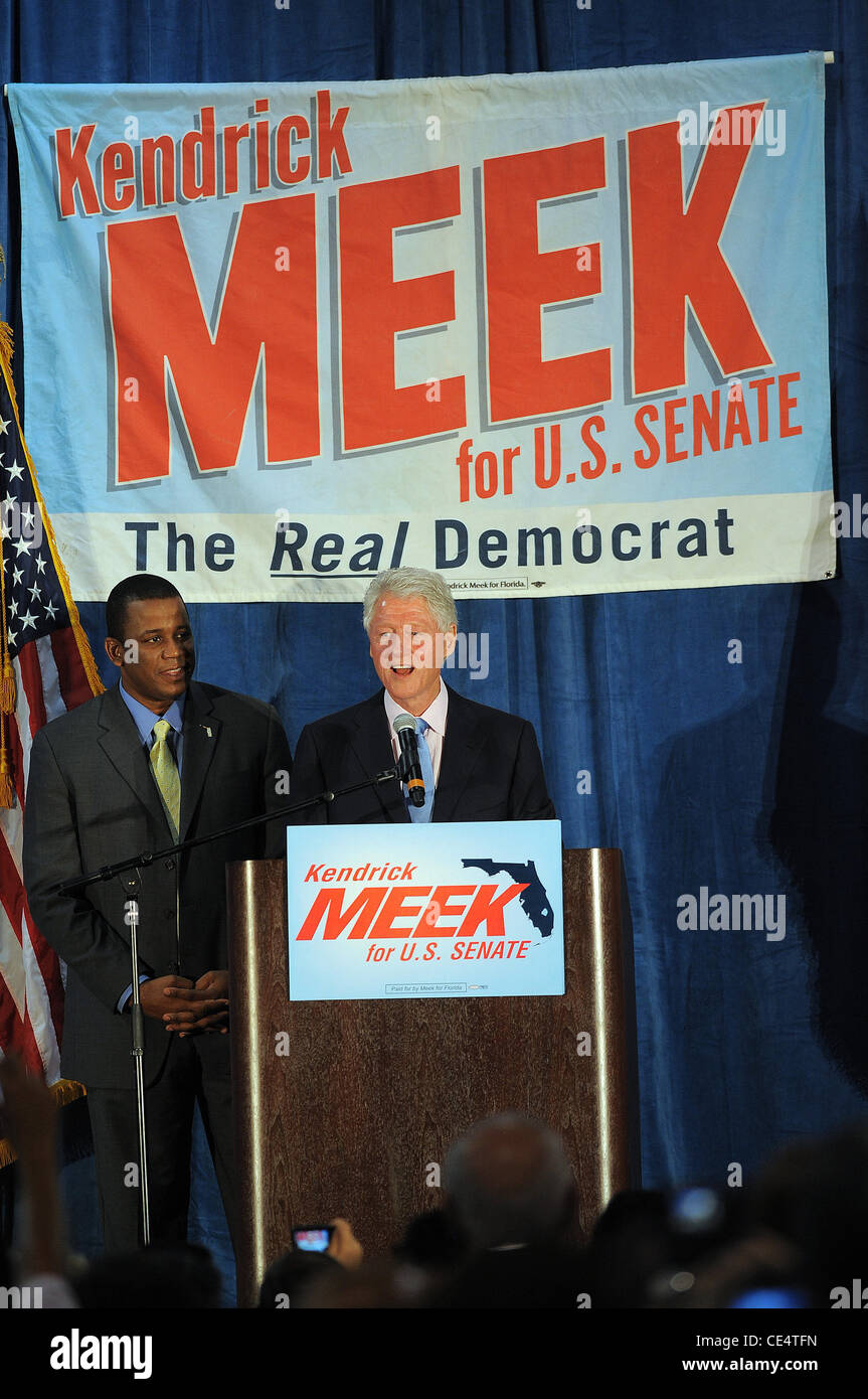 Former U.S. President Bill Clinton campaigns for Florida Congressman ...