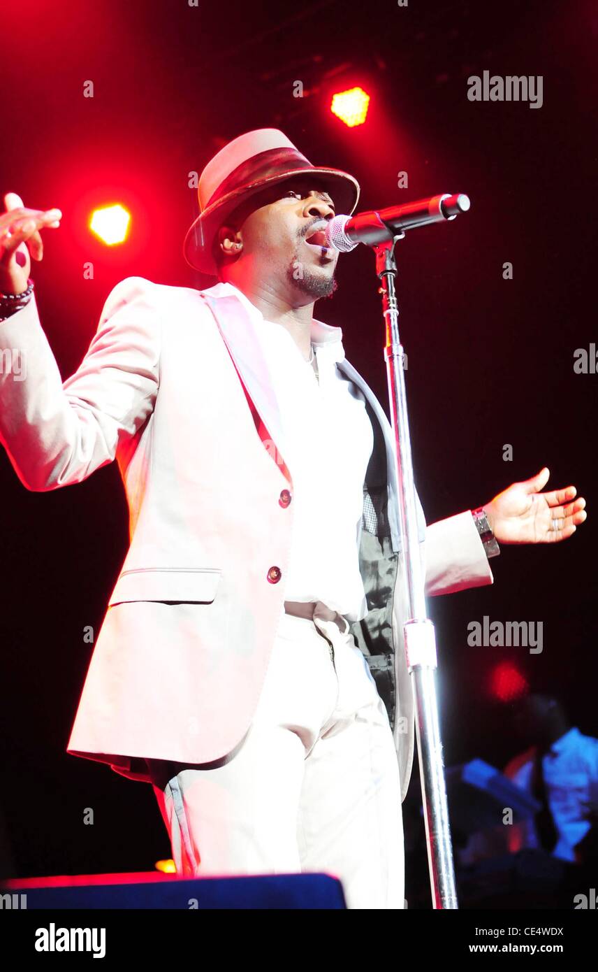 Anthony Hamilton performs live during the Budweiser Superfest at ...
