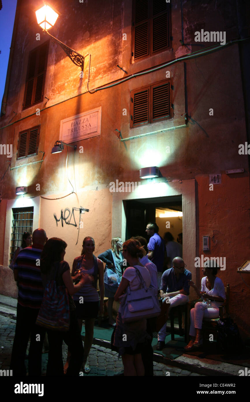 Piazza trilussa trastevere rome hi-res stock photography and images - Alamy